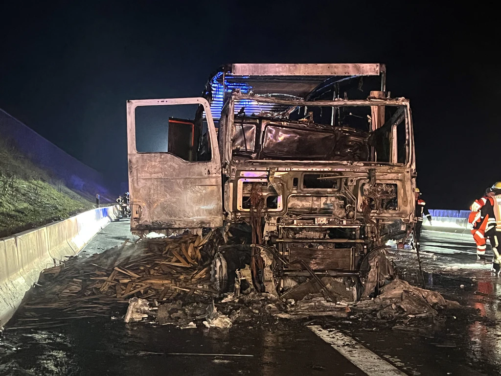 Lkw-Brand auf der A3 bei Wertheim – Autobahn stundenlang gesperrt | TV Mainfranken