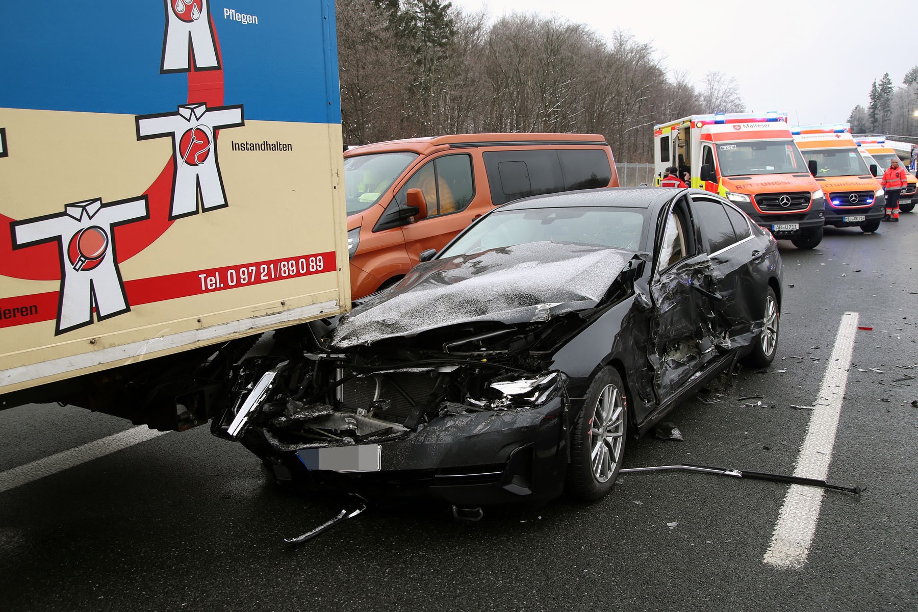 Glatteis auf A3 bei Aschaffenburg - 24 Fahrzeuge in Unfall verwickelt